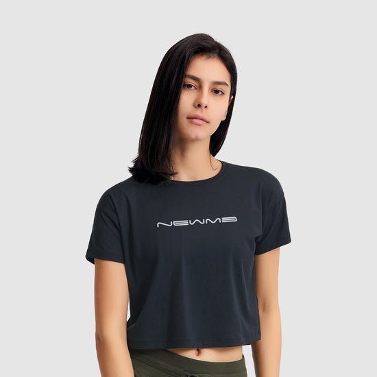 Short Top with newme Logo in 4 Color – フィットネスウェアブランド_newme